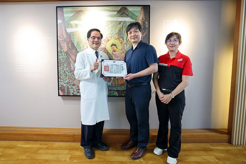 民企捐贈10例PCP療法給花蓮慈院 林欣榮頒發感謝狀 - 臺灣導報